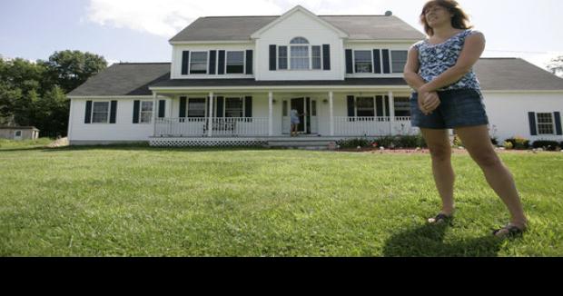 Atkinson police officer's widow faces foreclosure | Local News ...