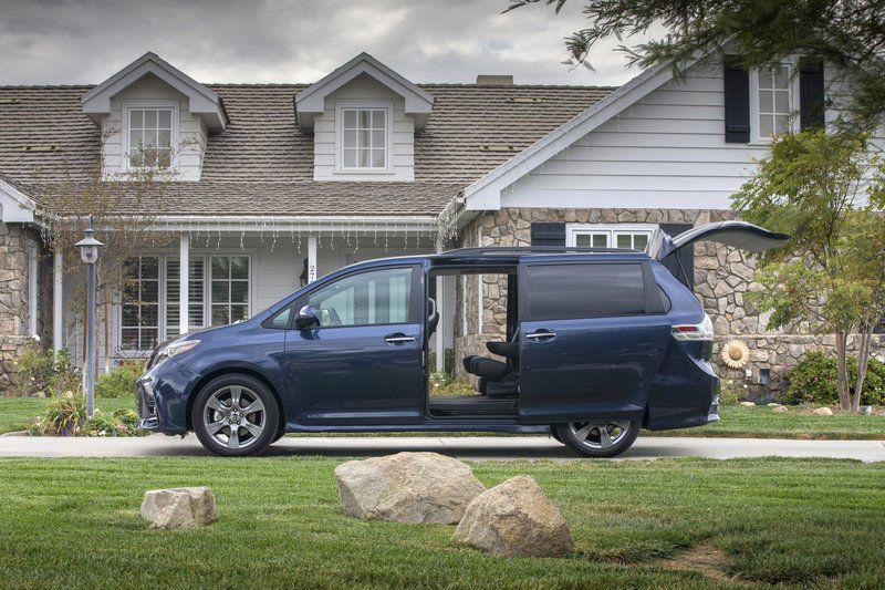 Toyota Sienna earns minivans a new image | Business | eagletribune.com