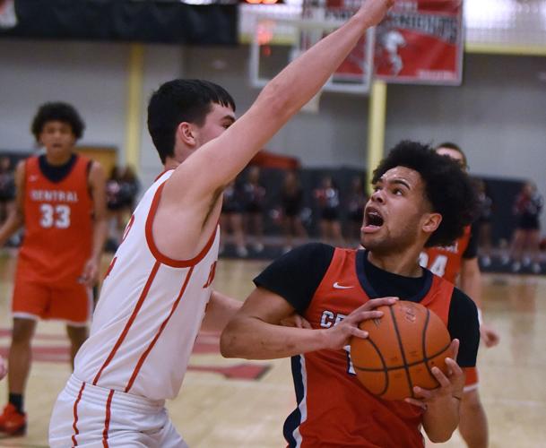 Javi plays the hero: Central's Lopez drains game-winner, sinks Knights ...