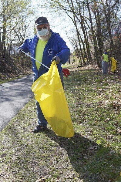 Volunteers pick up litter along Methuen Rail Trail | Merrimack Valley ...