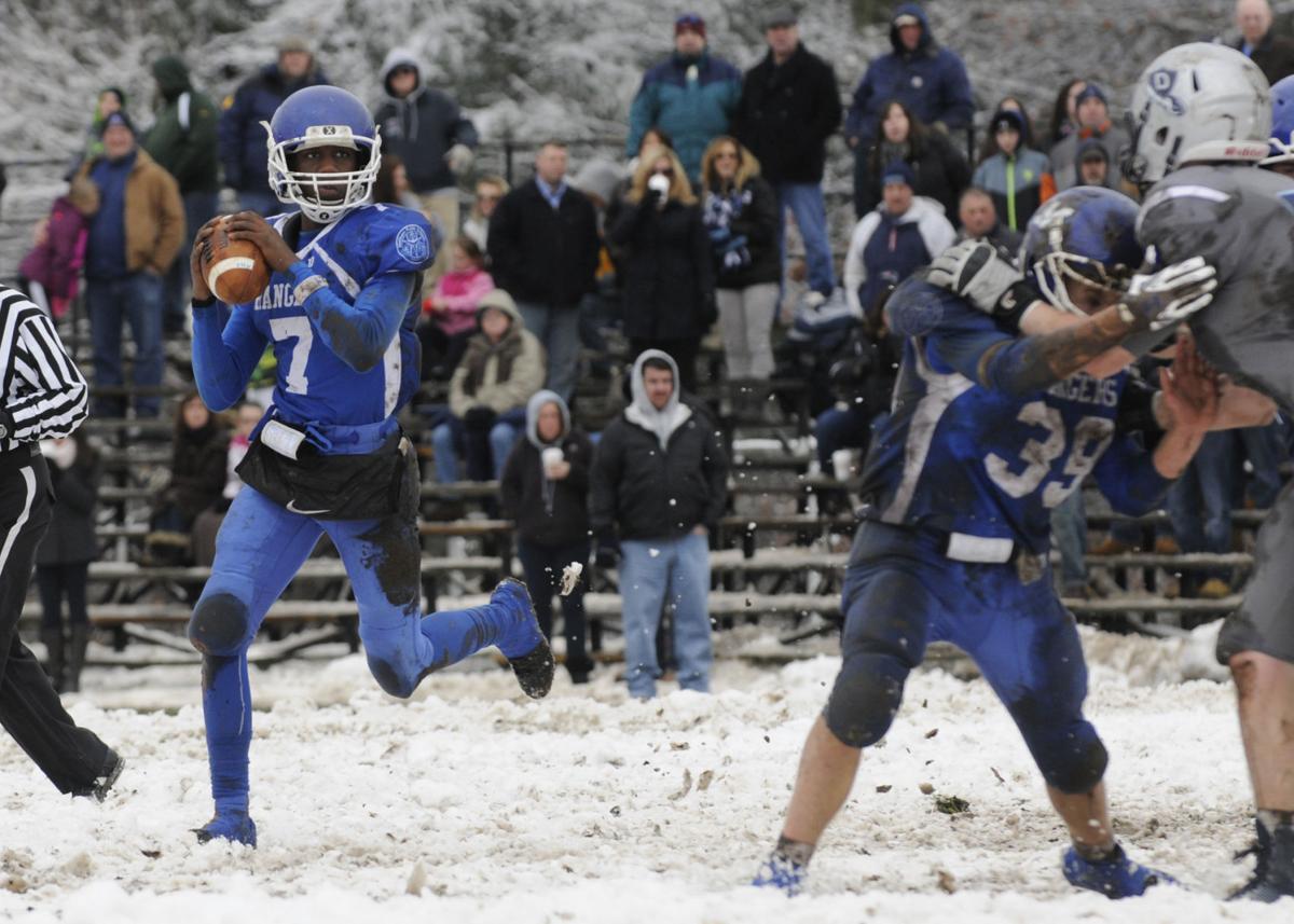Slideshow: Methuen vs Dracut Football | Gallery | eagletribune.com