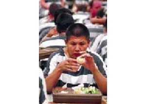 Arpaio plans to cut inmates' food intake | News | eastvalleytribune.com