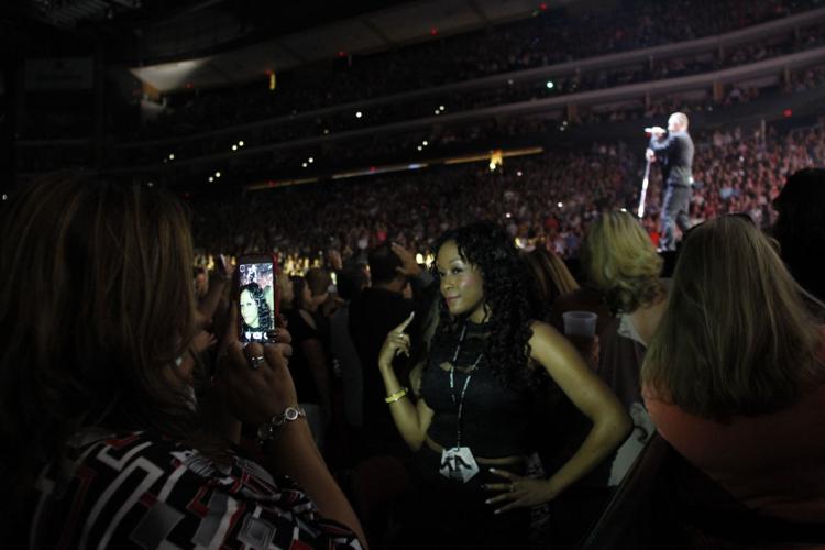 Timberlake keeps fans on their feet with diverse performance ...
