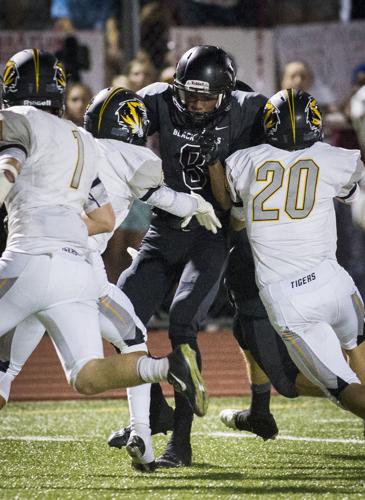 Williams Field football players become young mentors | East Valley ...