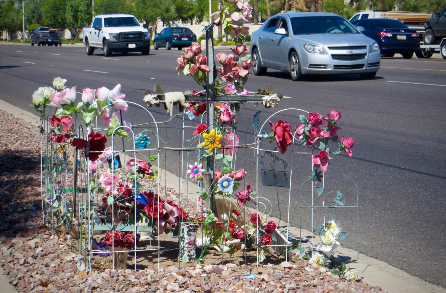 Roadside memorials hold their ground, are allowed to remain | Arizona ...