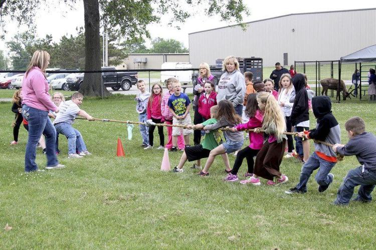 Students, faculty attend Neoga elementary for final time | Local News ...