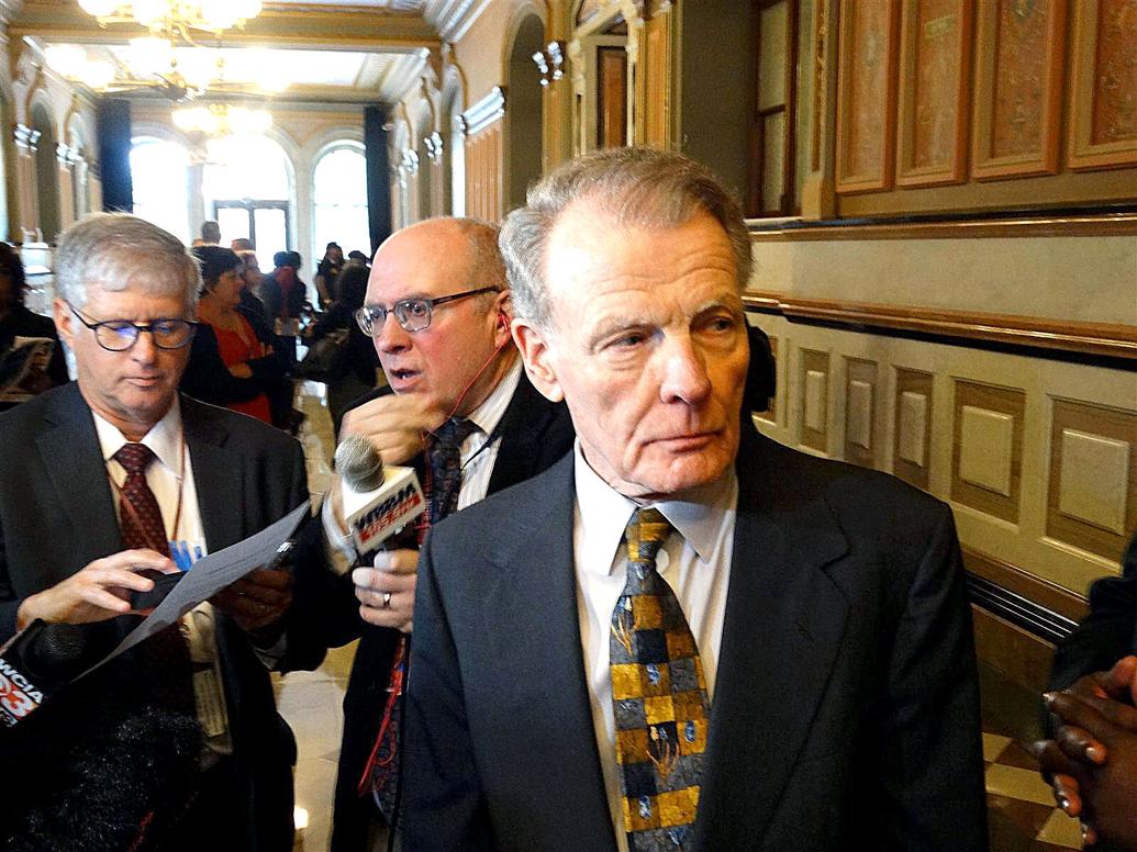Ex-House Speaker Michael Madigan reports to federal prison in West ...