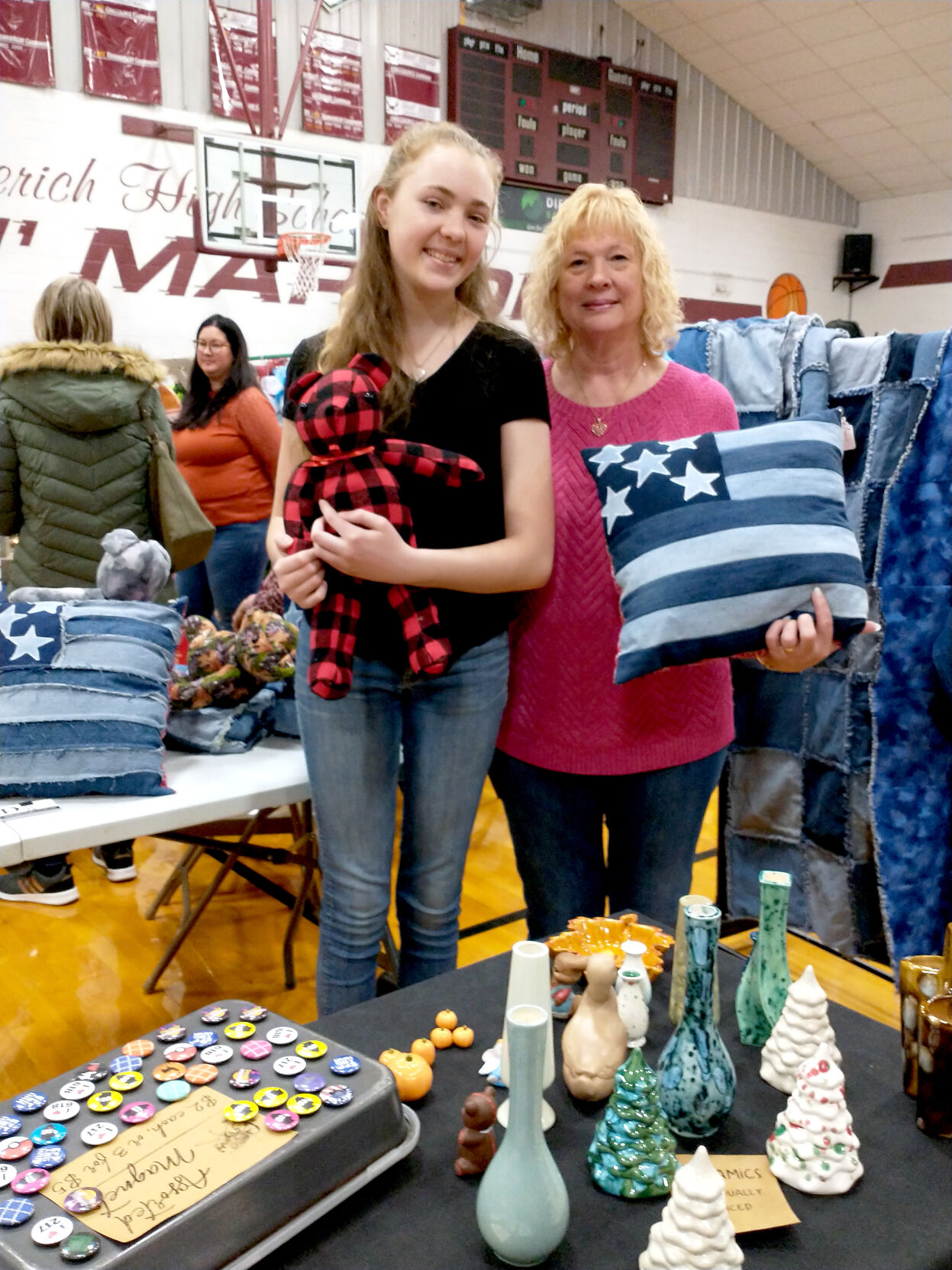 Holiday Craft Fair gives shoppers early start | Local News ...