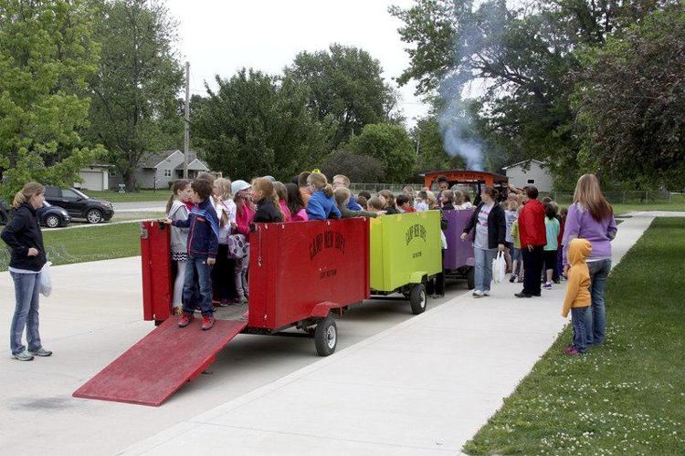 Students, faculty attend Neoga elementary for final time | Local News ...