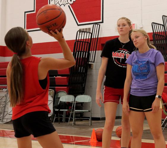COACHING THEM UP: Former Neoga standouts Richards and Hakman give back ...