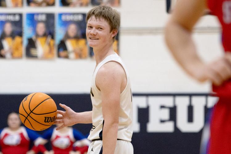 THE STREAK LIVES: Teutopolis defeats rival St. Anthony to increase home ...