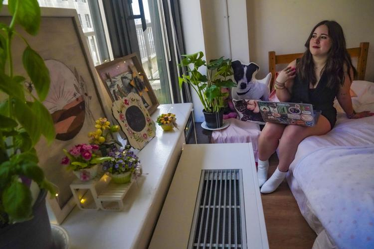 Students transform their drab dorm rooms into comfy living spaces ...