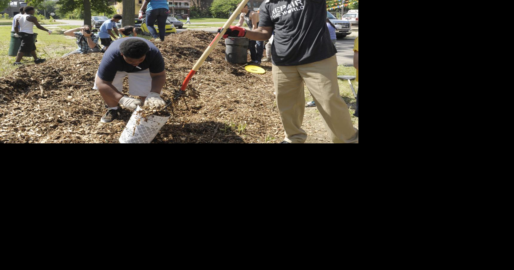 Thomas Hearns joins effort to fight Detroit blight | Michigan ...