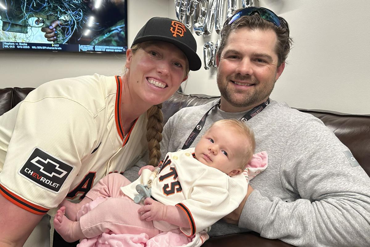 Giants' Nakken coaches first regular season game as a mom