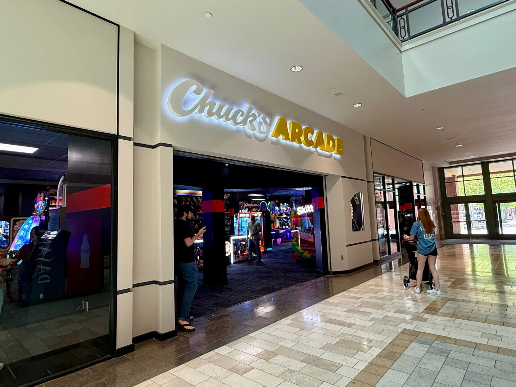 BIZ-CHUCKS-ARCADE-AT
