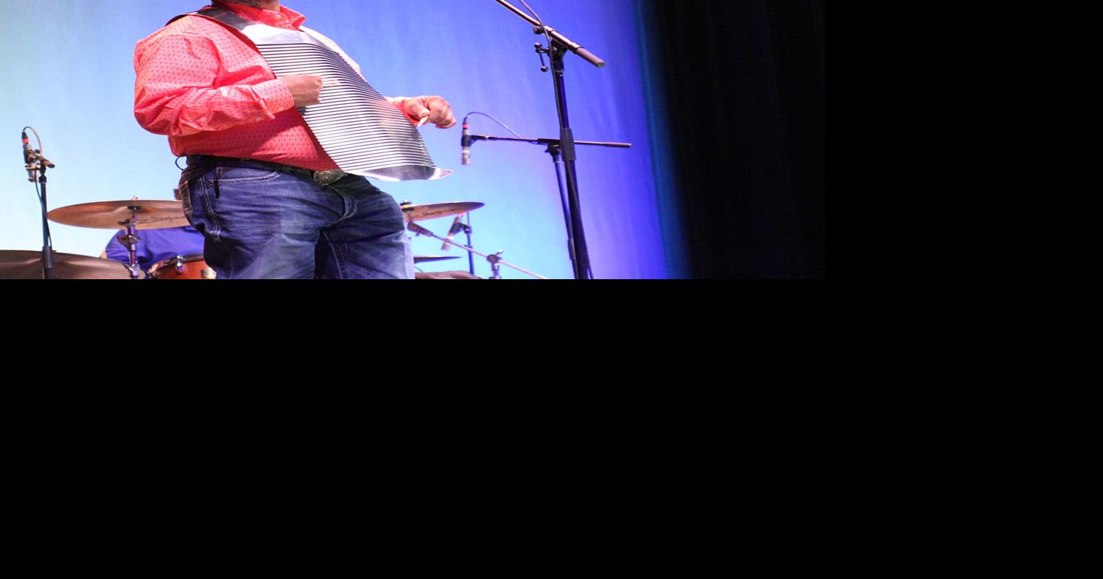 Demetric Thomas on rubboard