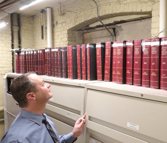 Courthouse staff deal with unpleasant working conditions
