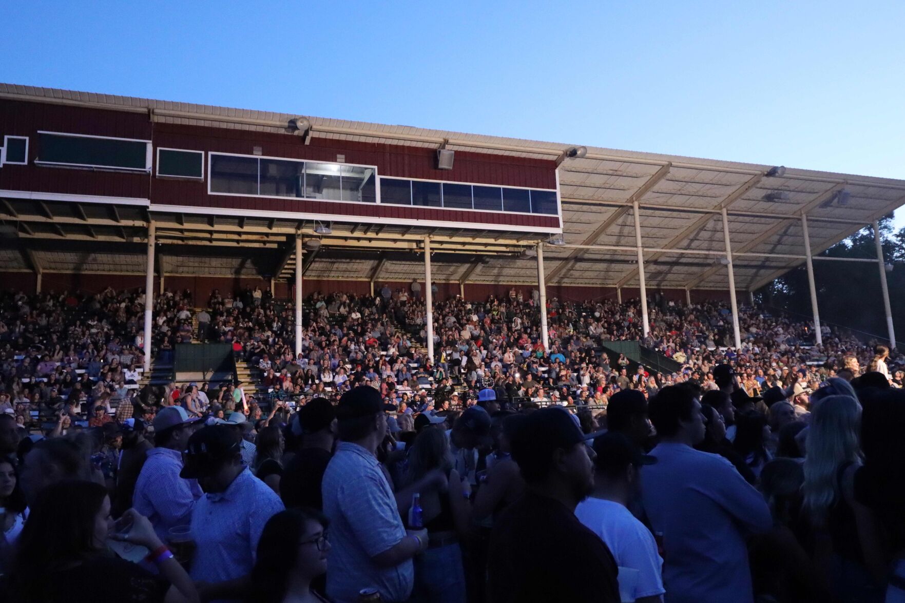 Chris Janson, Drake Milligan take stage at Country Under the Stars