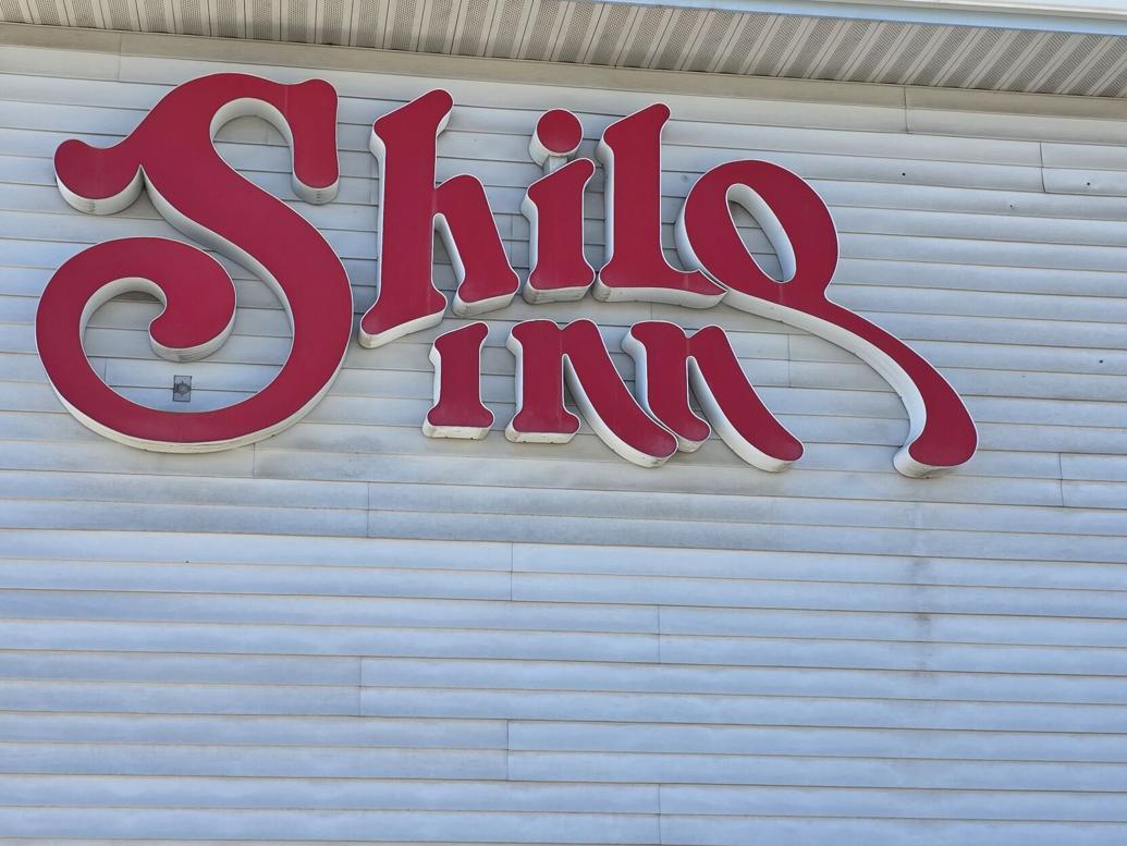 Shilo Inn pays enough back taxes to keep license, owes more