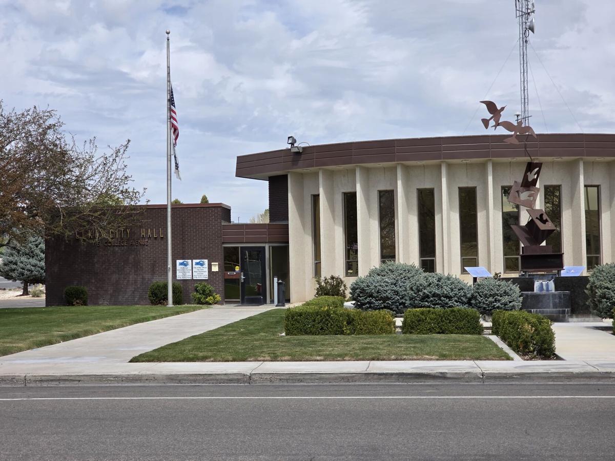 New city hall will go up behind current building