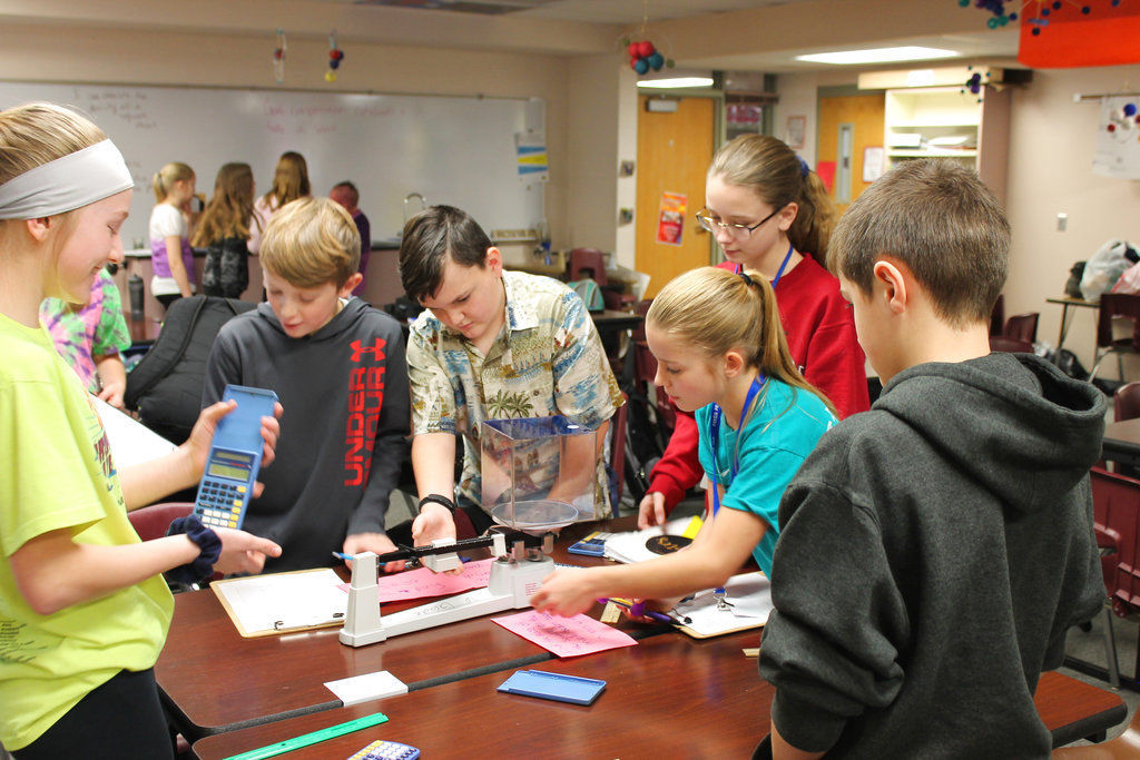 South Dakota students teach science through scavenger hunt