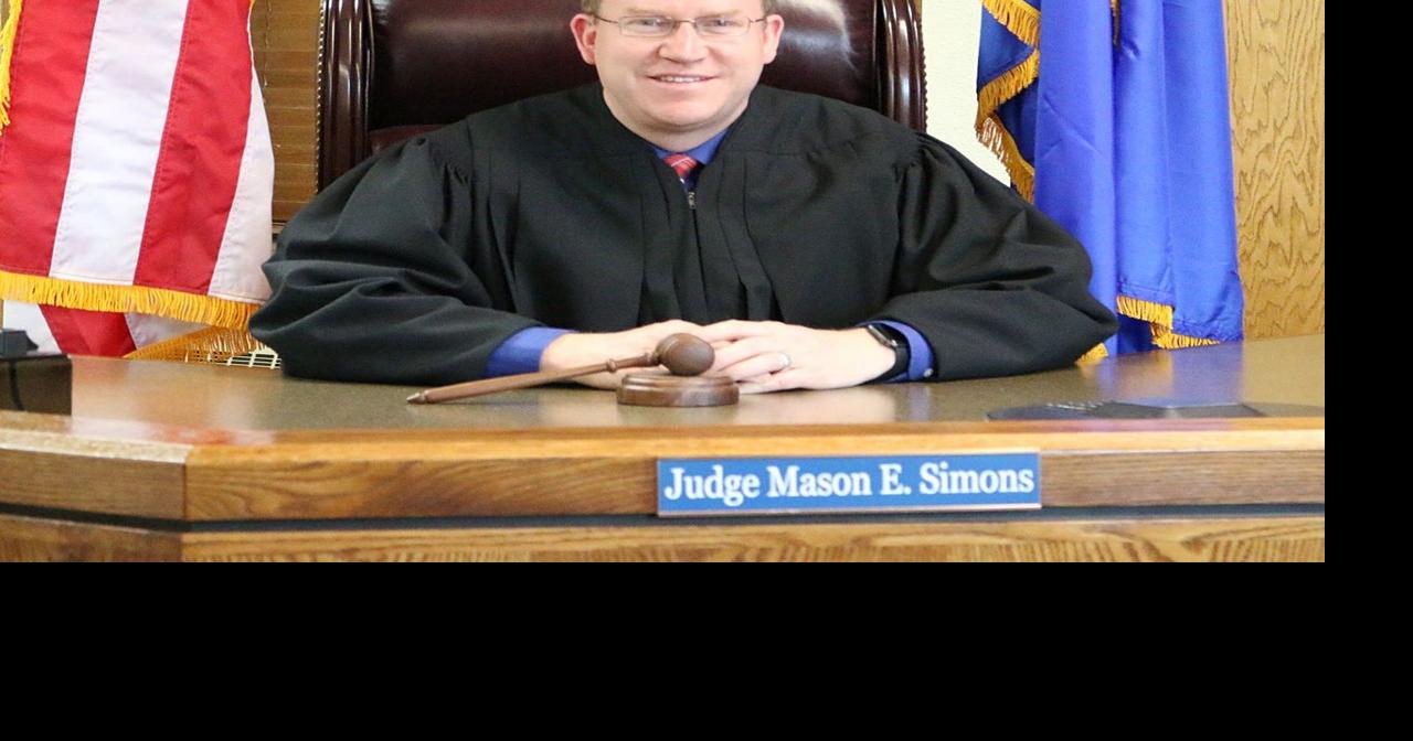 Simons to run for district judge