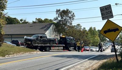 Two vehicle crash on Oak Street results in minor injuries | Cops ...
