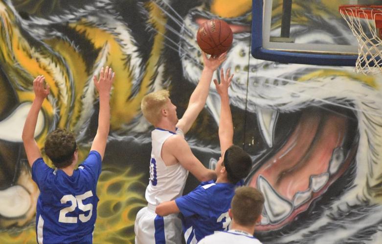 DI-S girls, Sumner boys earn wins in basketball doubleheader ...