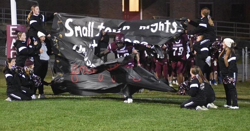 ELLSWORTH AMERICAN PHOTO BY ZACH LANNING | Football | ellsworthamerican.com