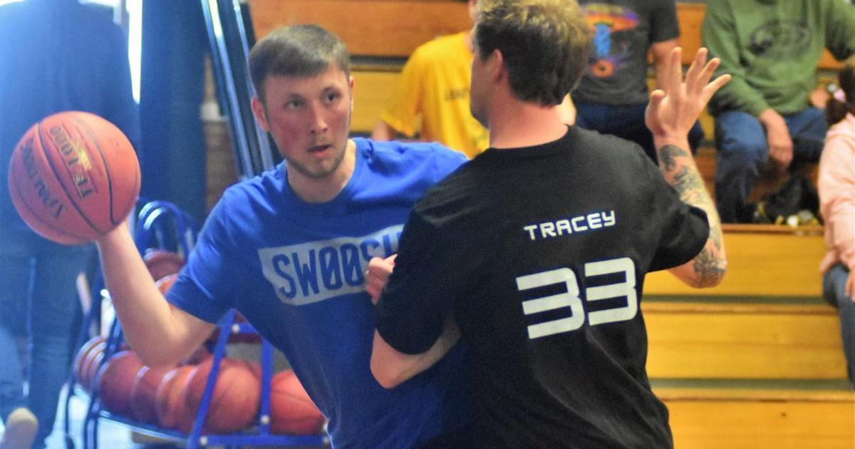 Past players compete in alumni basketball tournament at Sumner ...