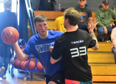 Past players compete in alumni basketball tournament at Sumner ...