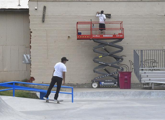 Putting it together: LA artist Kiptoe begins work on 'bold' skate park ...