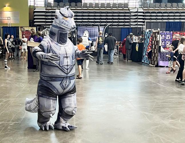 The Million Dollar Man enjoys fans, shares memories of Hogan, Hall of ...