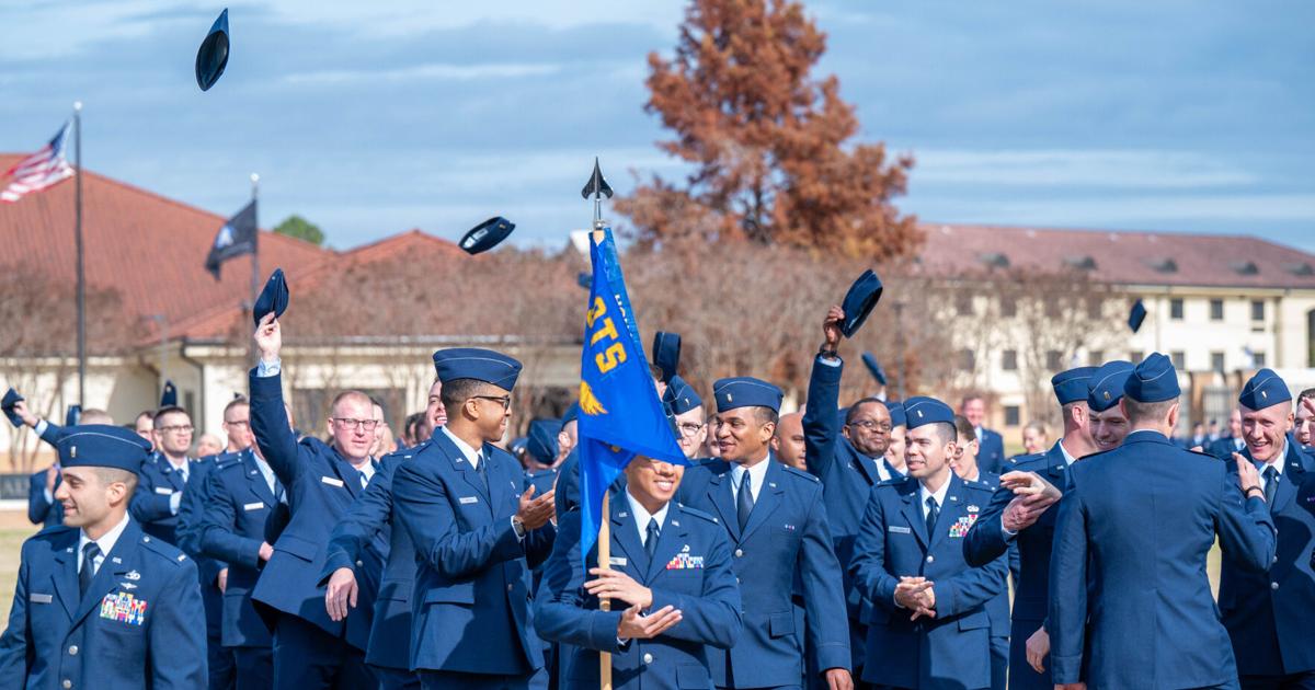 First Officer Training School-Victory graduates take flight | News ... First Officer Training School-Victory graduates take flight | News ...