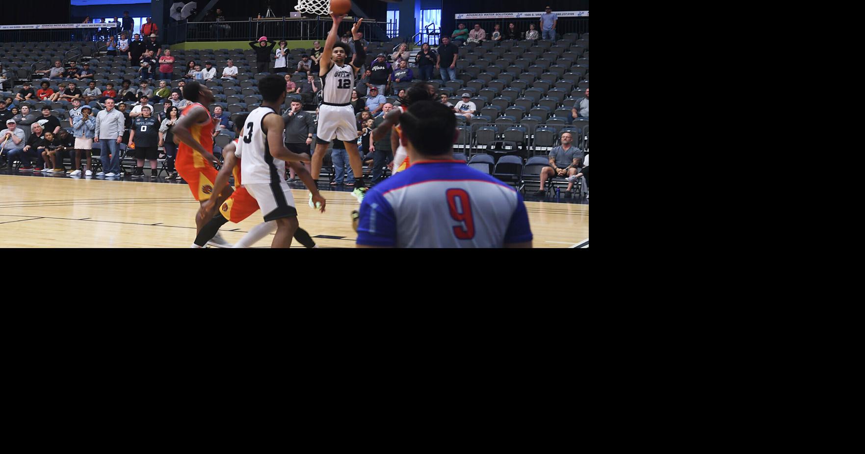 Outlaws win first meeting with Mavericks | Sports | enidnews.com