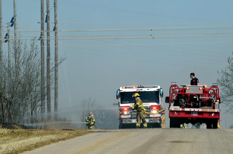 Firefighters battle grass fire, high wind conditions Saturday | Local ...