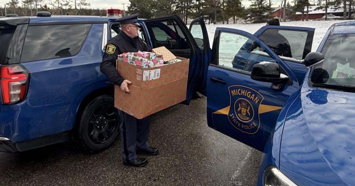 State troopers drive 600 miles to deliver Christmas gifts to 2-year-old ...
