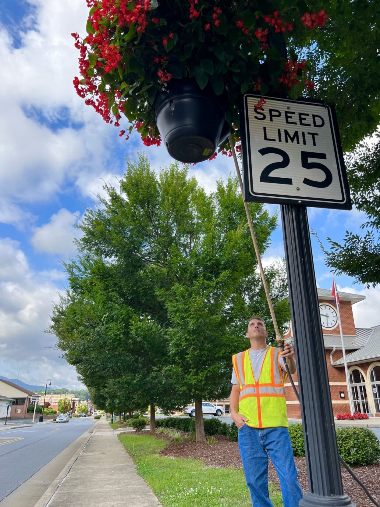 Blooms enhance downtown Erwin’s small town atmosphere | Local News ...