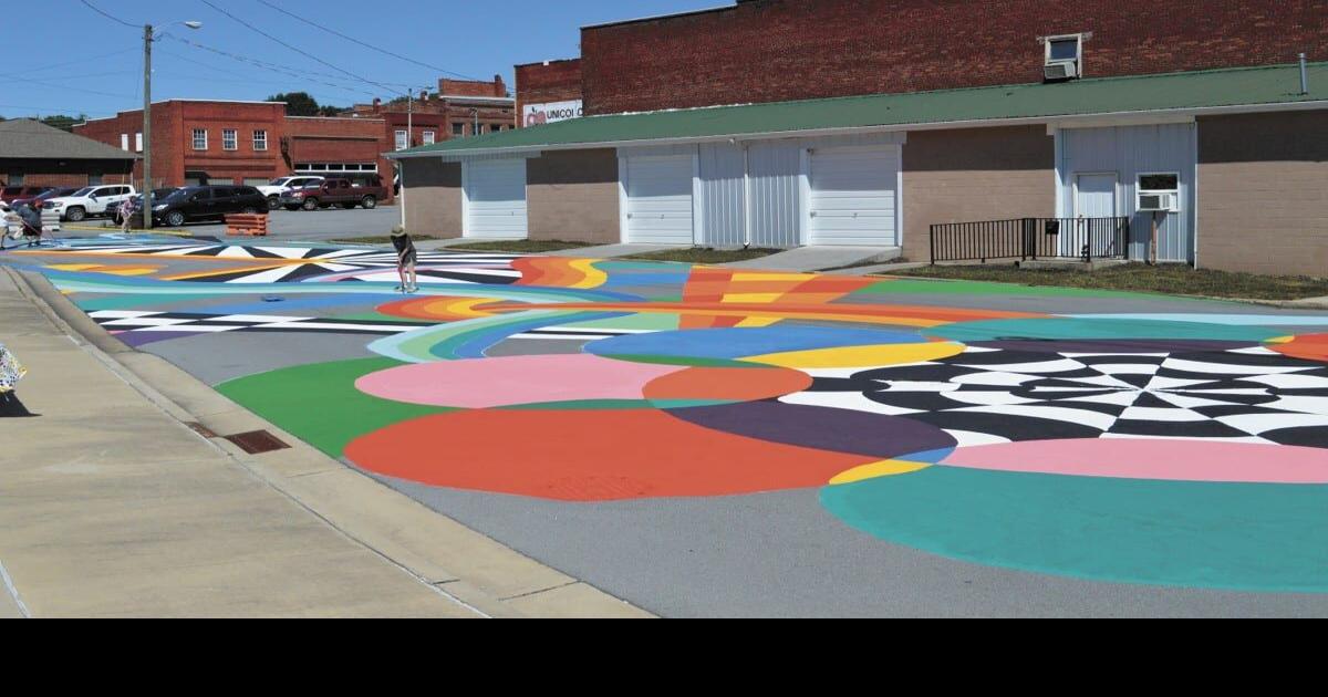 Downtown mural brings ‘cheerful excitement’ to Erwin | Community News ...