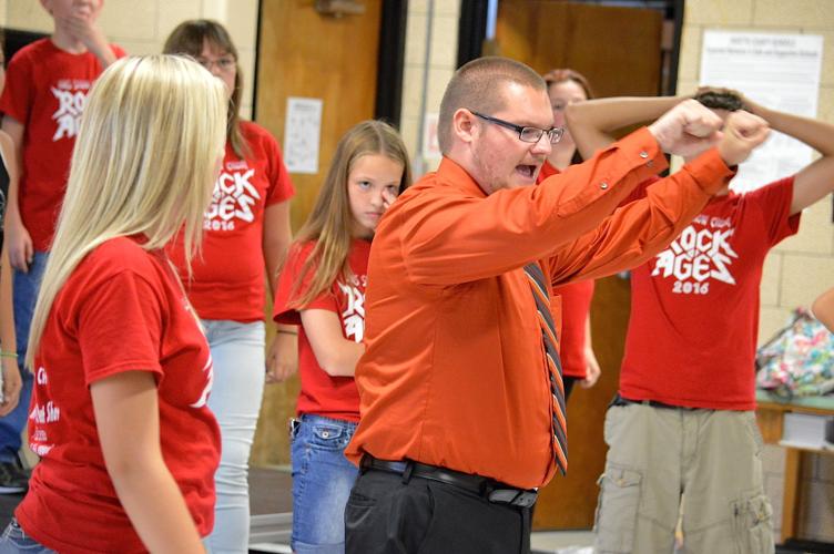 Night run/walk to benefit AMS show choir | News | fayettetribune.com