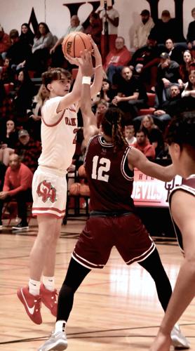 Redfern, Dillon do Oak Hill in again | Sports | fayettetribune.com