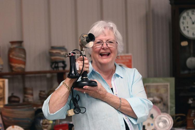 Vintage glass and antique show | Community | fbherald.com