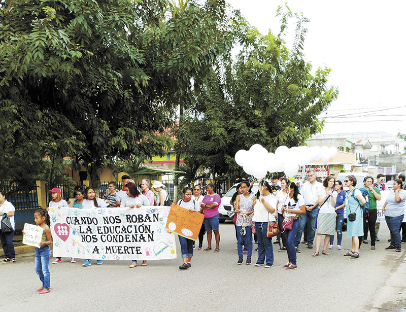 Answering their call to serve: Maryjane, Don Westra travel to Zimbabwe ...