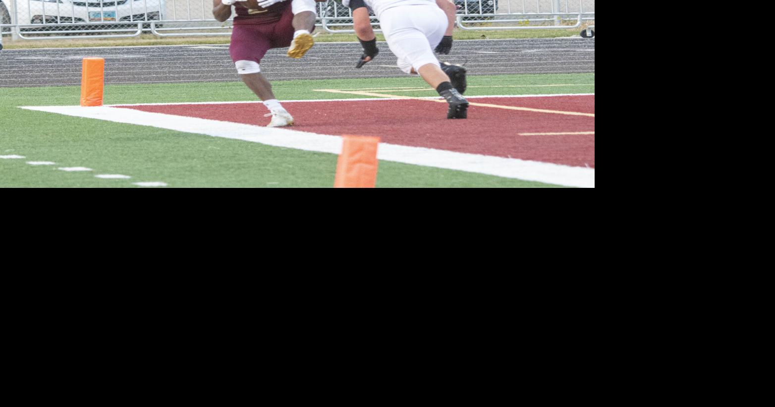 Otters return to the field, edge Green Wave in season opener | Sports ...