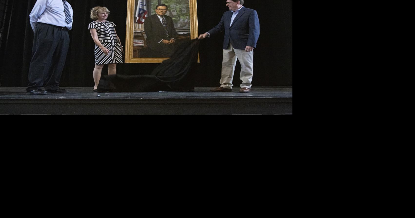 A portrait in leadership: HWS unveils painting of former president Mark ...