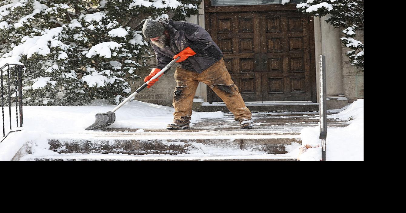 Snow shoveler | Photos | fltimes.com