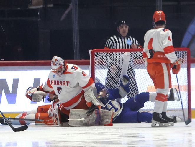 ICE HOCKEY: Hobart's Damon Beaver and Kahlil Fontana to remain ...