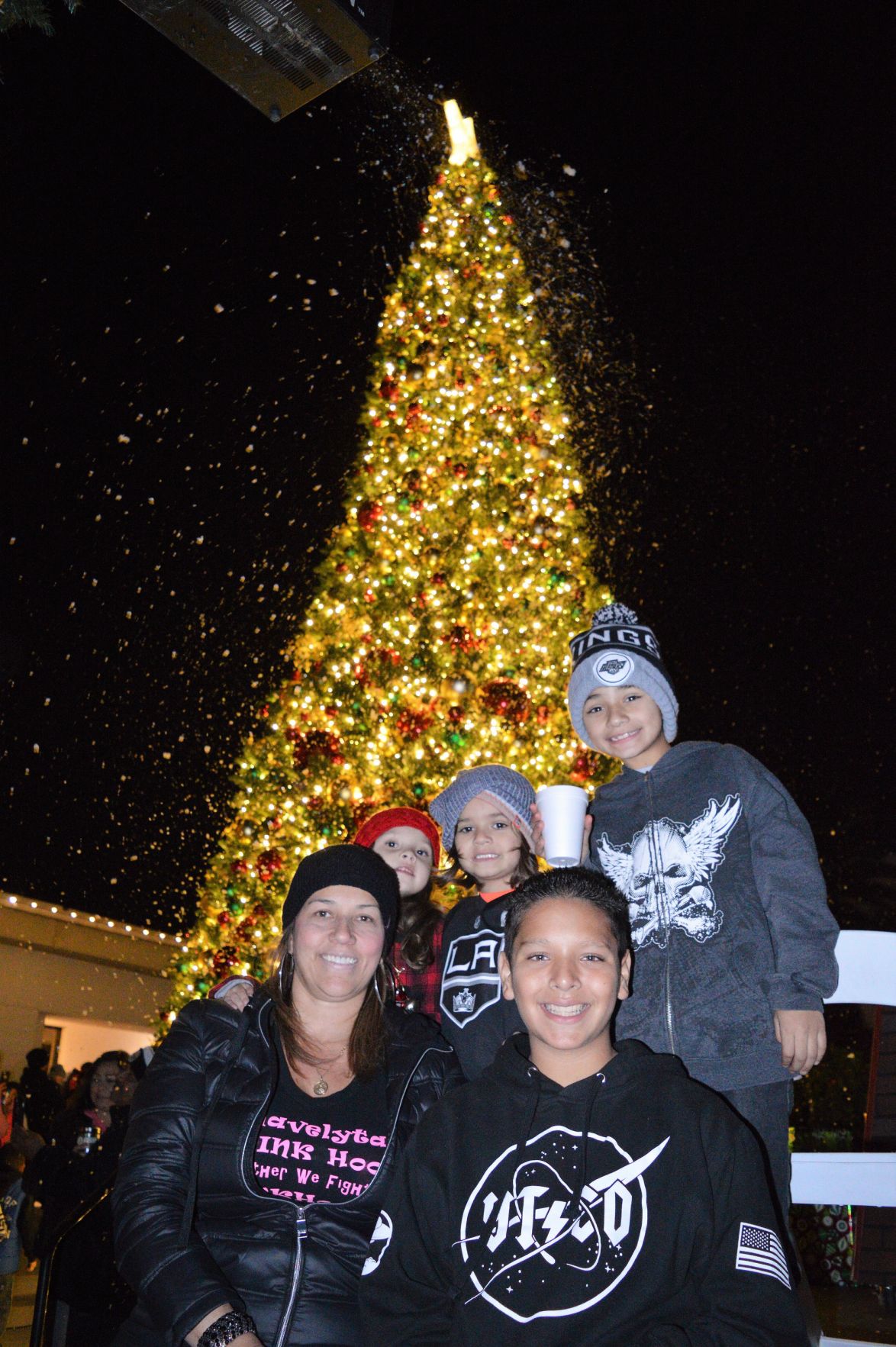 Hundreds enjoy Tree Lighting Ceremony in Fontana; see photos | News ...
