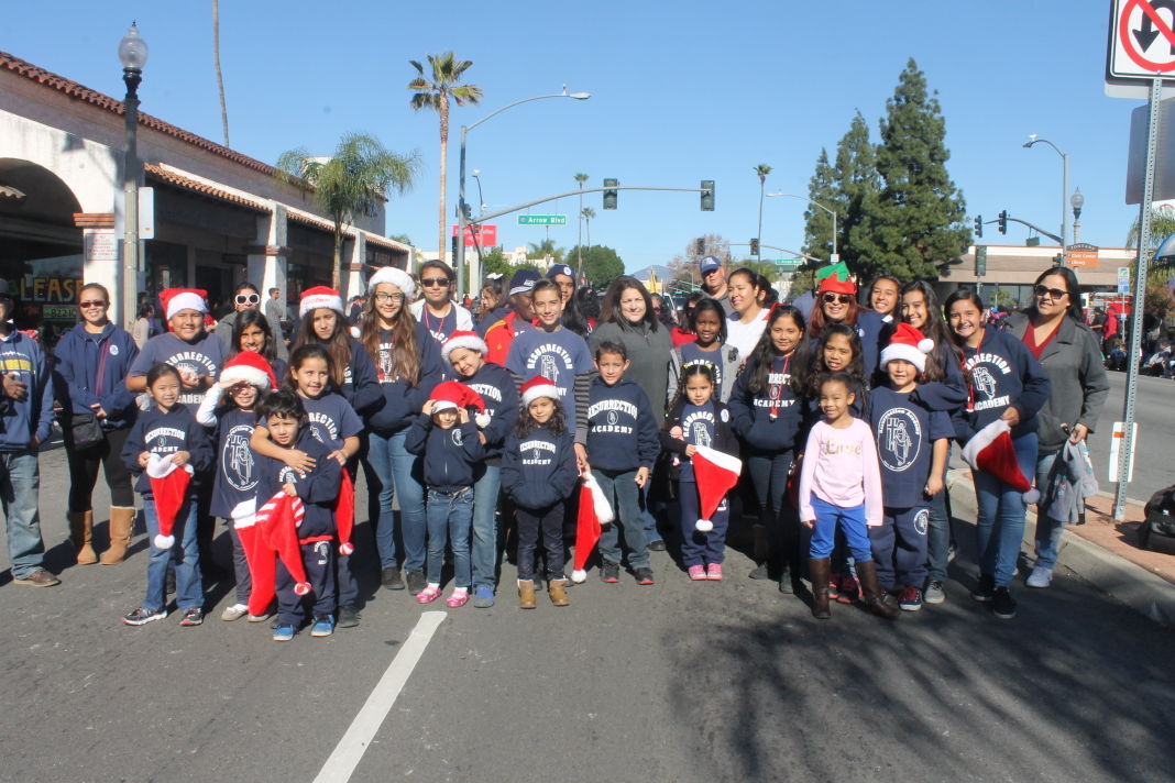 Fontana residents enjoy many Christmas-related events; see photos ...