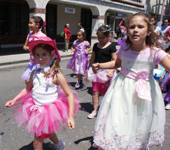 Thousands of people enjoy Fontana Days Parade; see photo slideshow ...